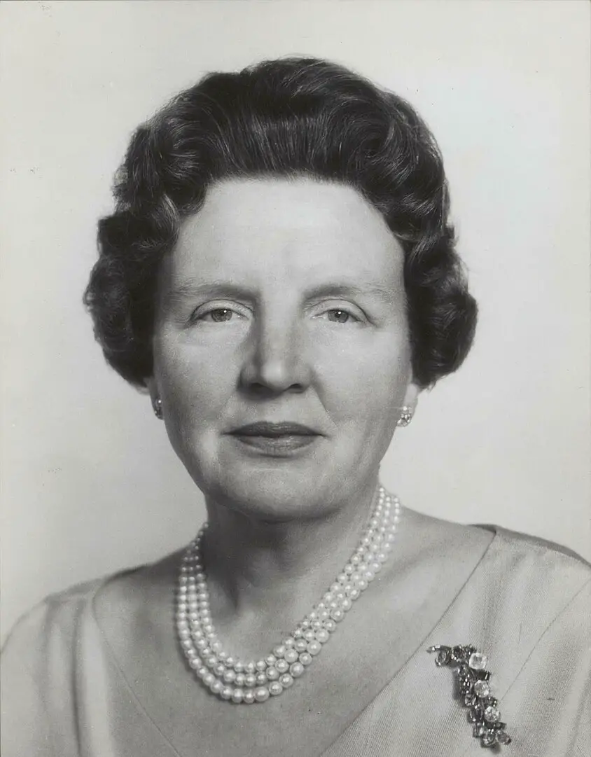 File:Queen Juliana of the Netherlands, 1961 studio portrait (by Max ...