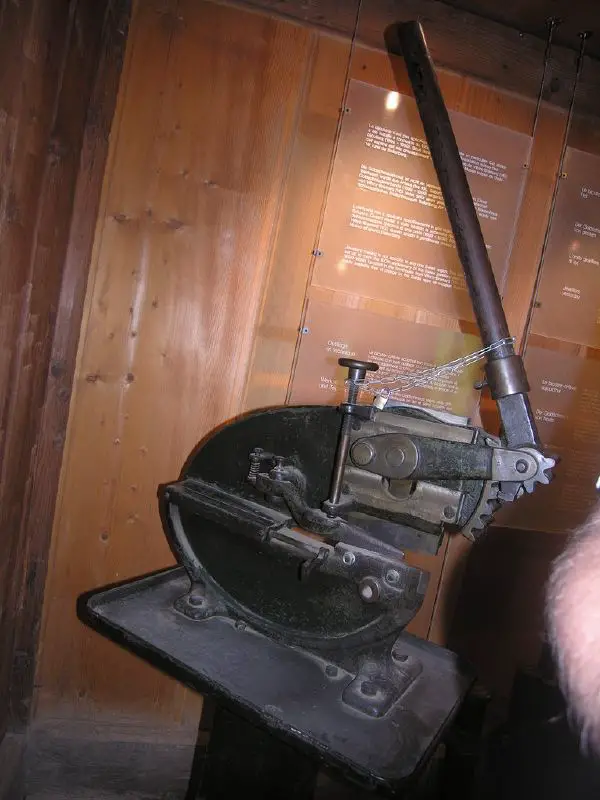 Scissors - New World Encyclopedia