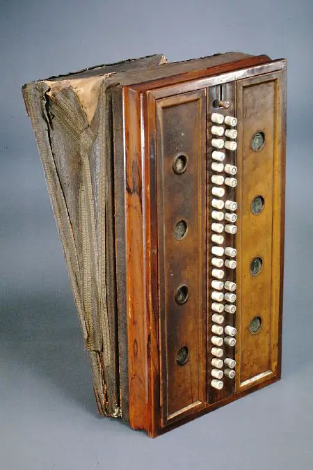 Melodeon - New World Encyclopedia