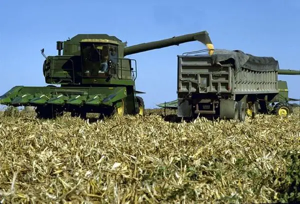 Combine harvester - New World Encyclopedia