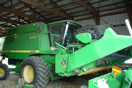 Combine harvester - New World Encyclopedia